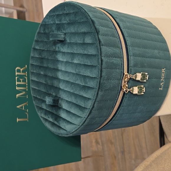La Mer | Skincare | New Never Used La Mer Round Velvet Vanity Box La ...